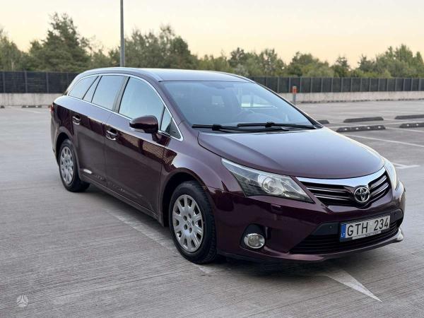 Red Toyota Avensis 2013 in Vilnius, with an engine capacity of 2.00 L and mileage of 332 thousand km for 4300 €, photo 2 on AUTOMOTO.COM.LV