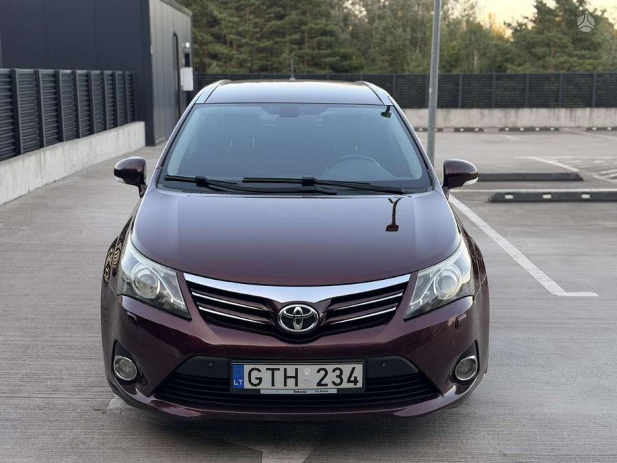Sarkans Toyota Avensis 2013 Viļņa, ar dzinēja tilpumu 2.00 L un nobraukumu 332 tūkst. km par 4300 €, foto 4 vietnē AUTOMOTO.COM.LV