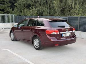 Sarkans Toyota Avensis 2013 Viļņa, ar dzinēja tilpumu 2.00 L un nobraukumu 332 tūkst. km par 4300 €, foto 5 vietnē AUTOMOTO.COM.LV