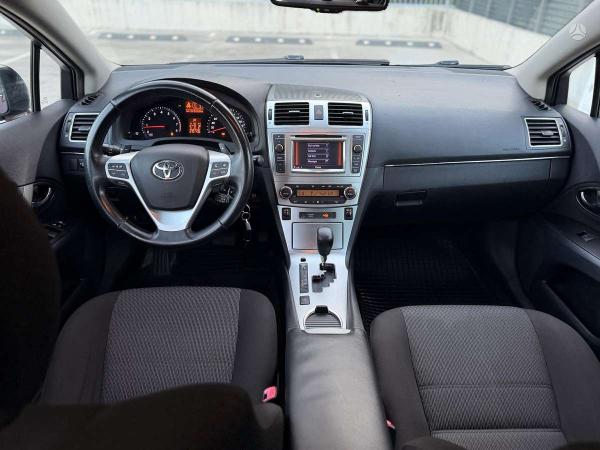 Red Toyota Avensis 2013 in Vilnius, with an engine capacity of 2.00 L and mileage of 332 thousand km for 4300 €, photo 9 on AUTOMOTO.COM.LV