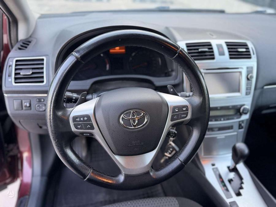 Sarkans Toyota Avensis 2013 Viļņa, ar dzinēja tilpumu 2.00 L un nobraukumu 332 tūkst. km par 4300 €, foto 11 vietnē AUTOMOTO.COM.LV