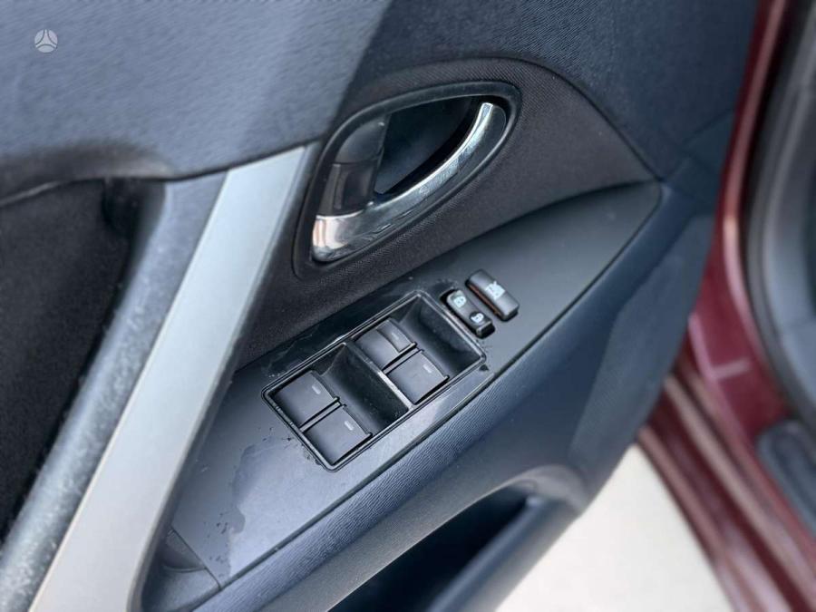 Sarkans Toyota Avensis 2013 Viļņa, ar dzinēja tilpumu 2.00 L un nobraukumu 332 tūkst. km par 4300 €, foto 17 vietnē AUTOMOTO.COM.LV