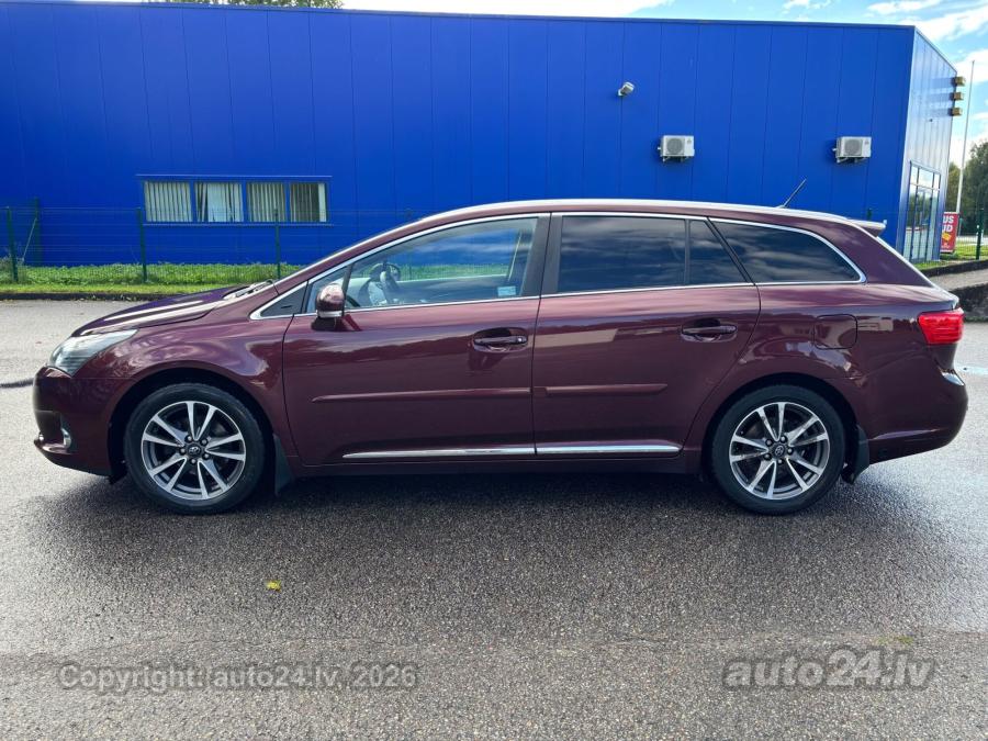 Red Toyota Avensis 2013 in Paide, with an engine capacity of 1.80 L and mileage of 265 thousand km for 6490 €, photo 6 on AUTOMOTO.COM.LV