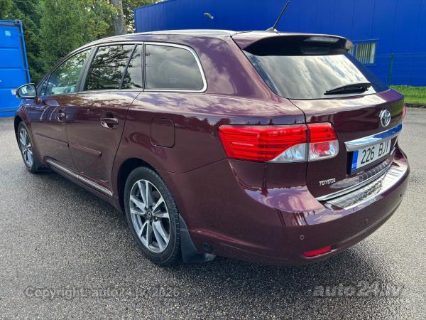 Red Toyota Avensis 2013 in Paide, with an engine capacity of 1.80 L and mileage of 265 thousand km for 6490 €, photo 8 on AUTOMOTO.COM.LV