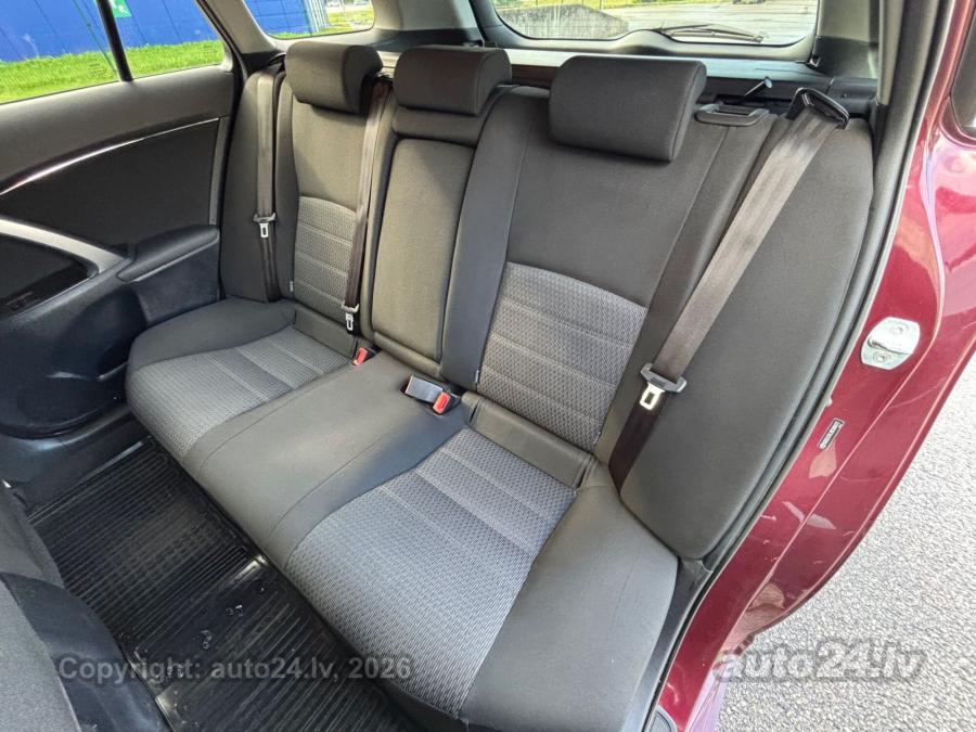 Red Toyota Avensis 2013 in Paide, with an engine capacity of 1.80 L and mileage of 265 thousand km for 6490 €, photo 31 on AUTOMOTO.COM.LV