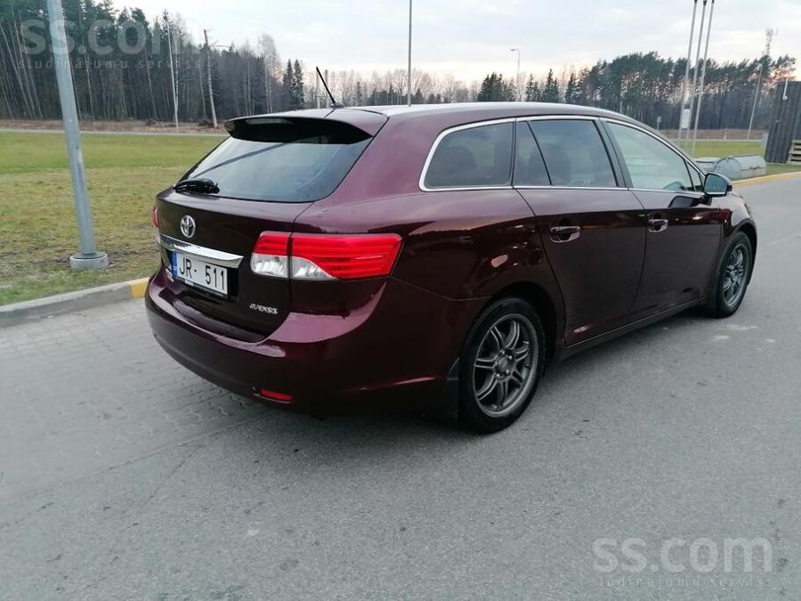 Red Toyota Avensis 2014 in Riga, with an engine capacity of 2.00 L and mileage of 272 thousand km for 6700 €, photo 2 on AUTOMOTO.COM.LV