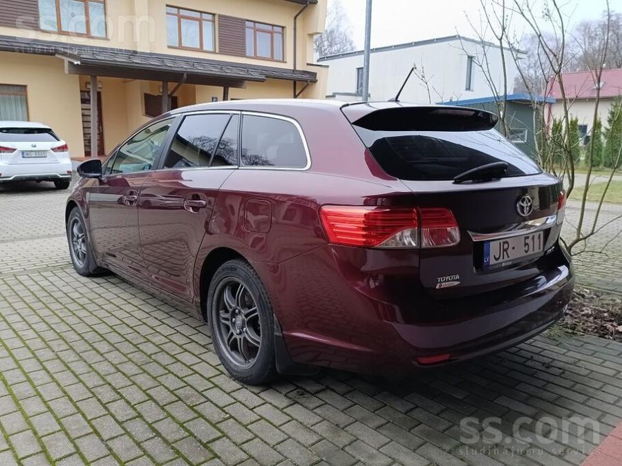 Red Toyota Avensis 2014 in Riga, with an engine capacity of 2.00 L and mileage of 274 thousand km for 5999 €, photo 2 on AUTOMOTO.COM.LV