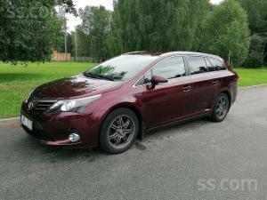 Красный Тойота Авенсис 2014 в Рига, объемом двигателя 2.00 л и пробегом 277 тыс. км за 5000 €, фото  на AUTOMOTO.COM.LV