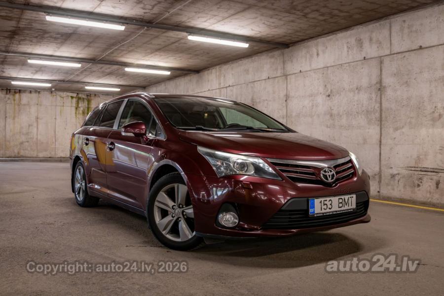 Красный Тойота Авенсис 2014 в Таллин, объемом двигателя 2.00 л и пробегом 168 тыс. км за 8500 €, фото 1 на AUTOMOTO.COM.LV