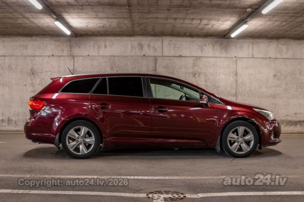 Red Toyota Avensis 2014 in Tallinn, with an engine capacity of 2.00 L and mileage of 168 thousand km for 8500 €, photo 3 on AUTOMOTO.COM.LV