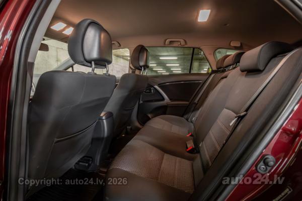 Red Toyota Avensis 2014 in Tallinn, with an engine capacity of 2.00 L and mileage of 168 thousand km for 8500 €, photo 10 on AUTOMOTO.COM.LV