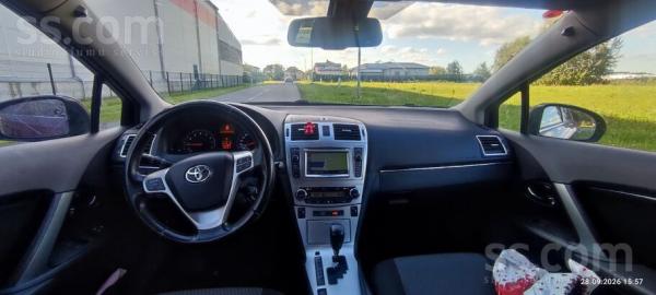 Red Toyota Avensis 2014 in Riga, with an engine capacity of 1.80 L and mileage of 320 thousand km for 7300 €, photo 3 on AUTOMOTO.COM.LV