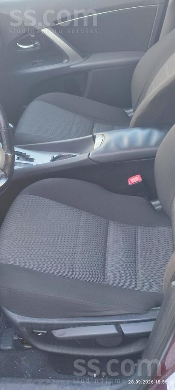 Red Toyota Avensis 2014 in Riga, with an engine capacity of 1.80 L and mileage of 320 thousand km for 7300 €, photo 4 on AUTOMOTO.COM.LV
