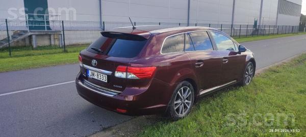Red Toyota Avensis 2014 in Riga, with an engine capacity of 1.80 L and mileage of 320 thousand km for 7300 €, photo 8 on AUTOMOTO.COM.LV