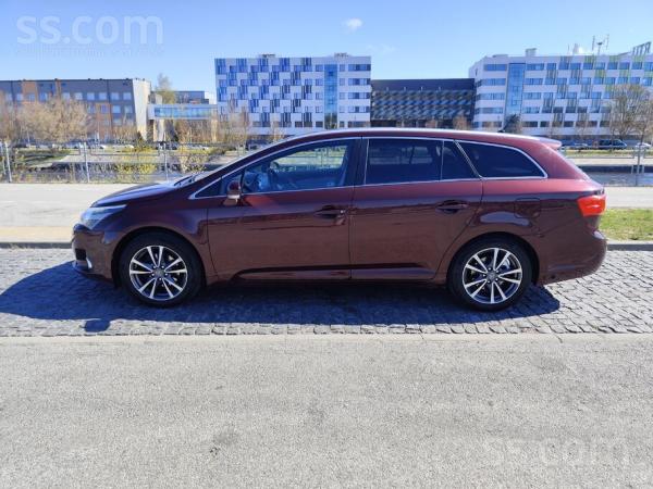 Красный Тойота Авенсис 2015 в Рига, объемом двигателя 1.80 л и пробегом 165 тыс. км за 8500 €, фото 1 на AUTOMOTO.COM.LV