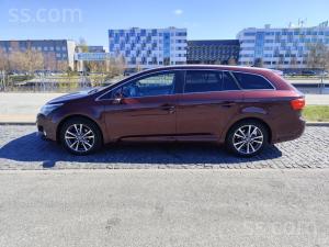 Красный Тойота Авенсис 2015 в Рига, объемом двигателя 1.80 л и пробегом 165 тыс. км за 8500 €, фото  на AUTOMOTO.COM.LV