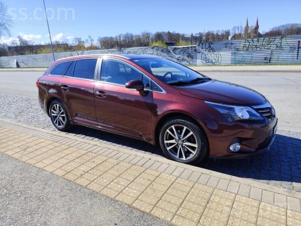 Красный Тойота Авенсис 2015 в Рига, объемом двигателя 1.80 л и пробегом 165 тыс. км за 8500 €, фото 6 на AUTOMOTO.COM.LV