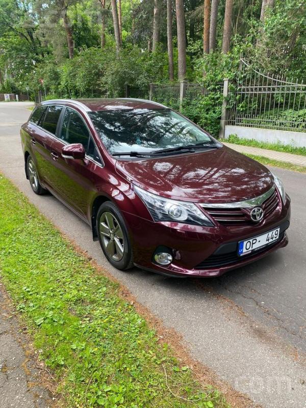 Red Toyota Avensis 2015 in Riga, with an engine capacity of 2.00 L and mileage of 192 thousand km for 8500 €, photo 2 on AUTOMOTO.COM.LV