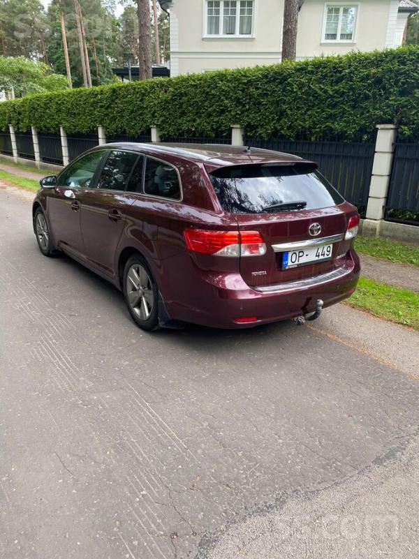 Red Toyota Avensis 2015 in Riga, with an engine capacity of 2.00 L and mileage of 192 thousand km for 8500 €, photo 3 on AUTOMOTO.COM.LV
