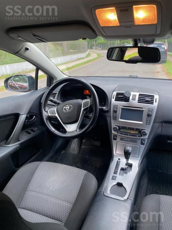 Red Toyota Avensis 2015 in Riga, with an engine capacity of 2.00 L and mileage of 192 thousand km for 8500 €, photo 7 on AUTOMOTO.COM.LV