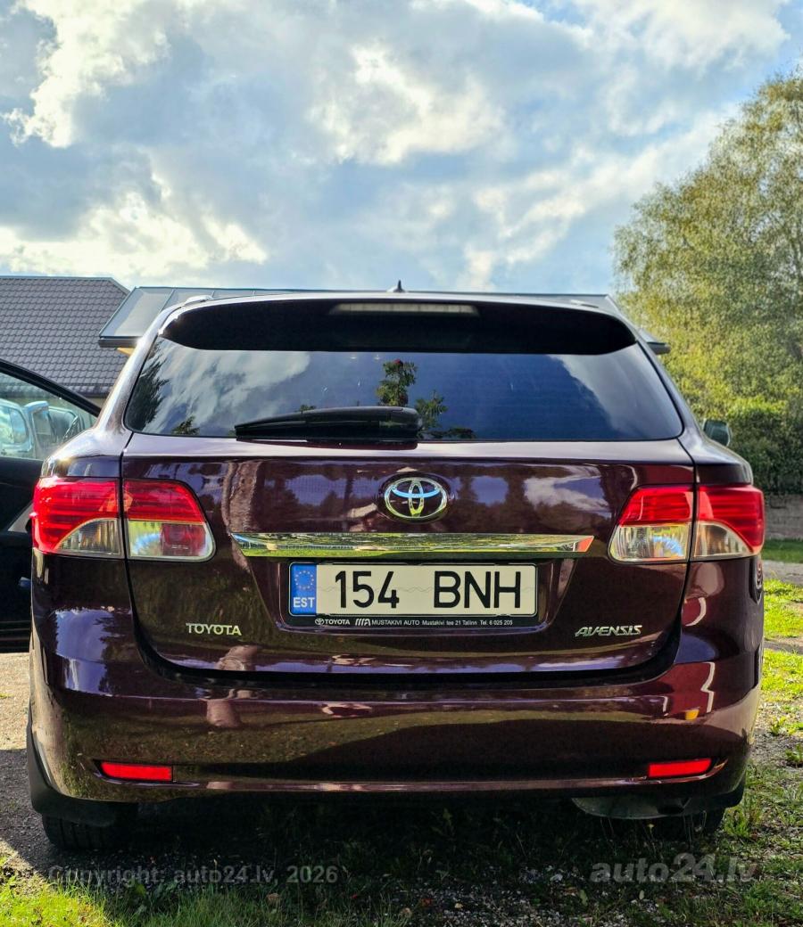 Sarkans Toyota Avensis 2015 Saku, ar dzinēja tilpumu 1.80 L un nobraukumu 150 tūkst. km par 10500 €, foto 3 vietnē AUTOMOTO.COM.LV