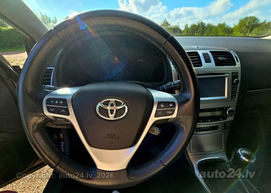 Sarkans Toyota Avensis 2015 Saku, ar dzinēja tilpumu 1.80 L un nobraukumu 150 tūkst. km par 10500 €, foto 6 vietnē AUTOMOTO.COM.LV