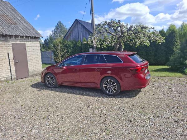 Red Toyota Avensis 2017 in Kaunas, with an engine capacity of 1.80 L and mileage of 181 thousand km for 12100 €, photo 2 on AUTOMOTO.COM.LV
