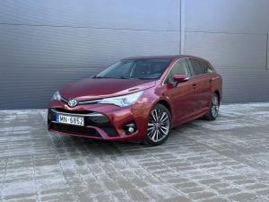 Red Toyota Avensis 2017 in Riga, with an engine capacity of 1.80 L and mileage of 142 thousand km for 12495 €, photo  on AUTOMOTO.COM.LV