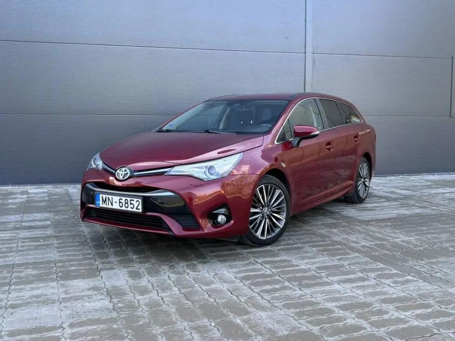 Красный Тойота Авенсис 2017 в Рига, объемом двигателя 1.80 л и пробегом 142 тыс. км за 12495 €, фото 1 на AUTOMOTO.COM.LV