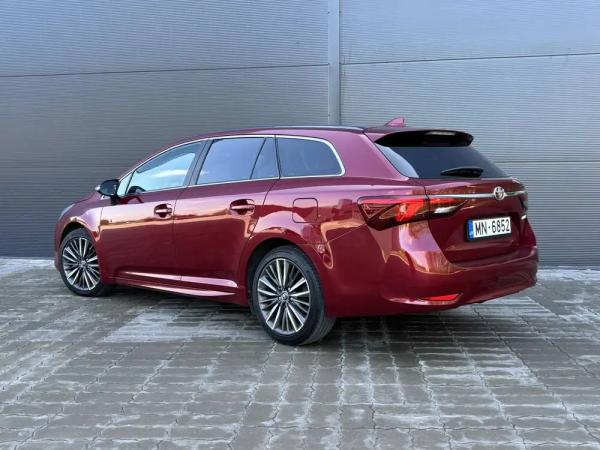 Red Toyota Avensis 2017 in Riga, with an engine capacity of 1.80 L and mileage of 142 thousand km for 12495 €, photo 2 on AUTOMOTO.COM.LV