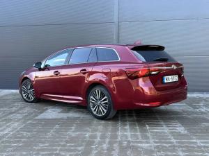 Красный Тойота Авенсис 2017 в Рига, объемом двигателя 1.80 л и пробегом 142 тыс. км за 12495 €, фото 3 на AUTOMOTO.COM.LV