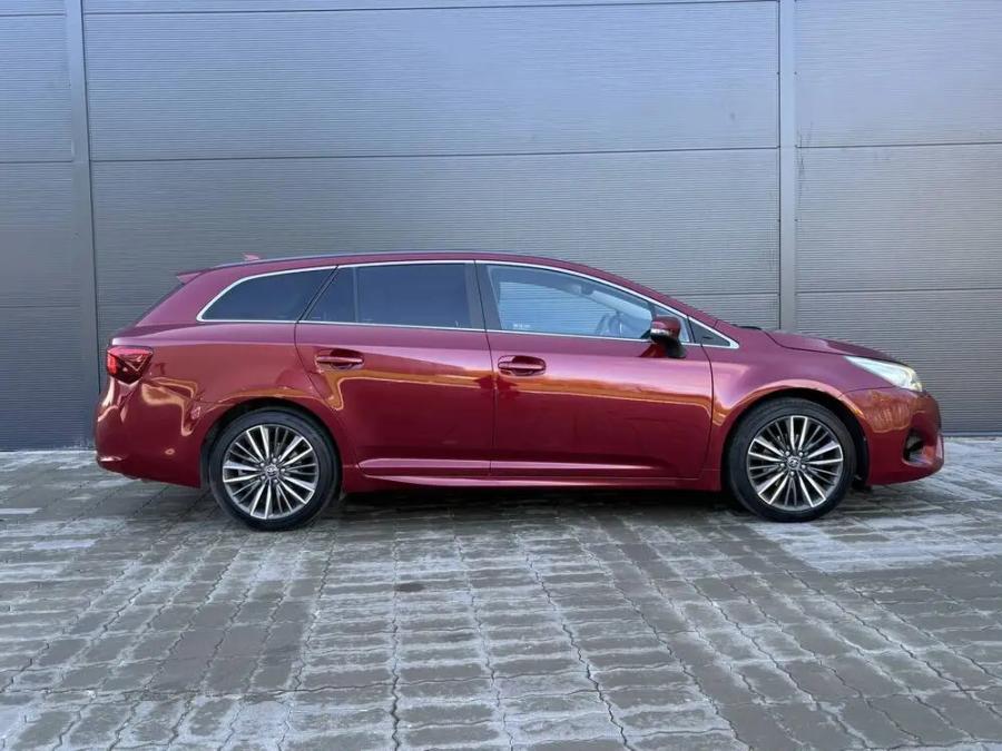 Красный Тойота Авенсис 2017 в Рига, объемом двигателя 1.80 л и пробегом 142 тыс. км за 12495 €, фото 4 на AUTOMOTO.COM.LV