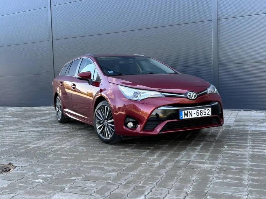 Красный Тойота Авенсис 2017 в Рига, объемом двигателя 1.80 л и пробегом 142 тыс. км за 12495 €, фото 5 на AUTOMOTO.COM.LV