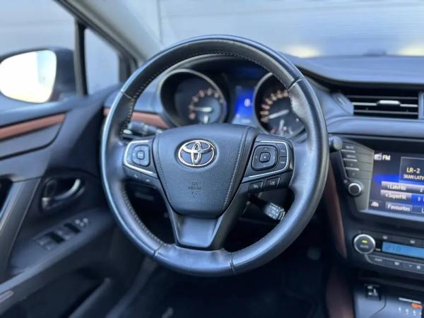 Red Toyota Avensis 2017 in Riga, with an engine capacity of 1.80 L and mileage of 142 thousand km for 12495 €, photo 8 on AUTOMOTO.COM.LV