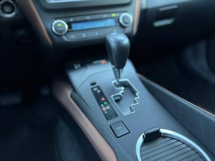 Красный Тойота Авенсис 2017 в Рига, объемом двигателя 1.80 л и пробегом 142 тыс. км за 12495 €, фото 12 на AUTOMOTO.COM.LV