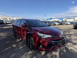 Red Toyota Avensis 2017 in Marijampole, with an engine capacity of 1.80 L and mileage of 196 thousand km for 9250 €, photo 4 on AUTOMOTO.COM.LV