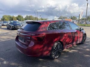 Red Toyota Avensis 2017 in Marijampole, with an engine capacity of 1.80 L and mileage of 196 thousand km for 9250 €, photo 6 on AUTOMOTO.COM.LV