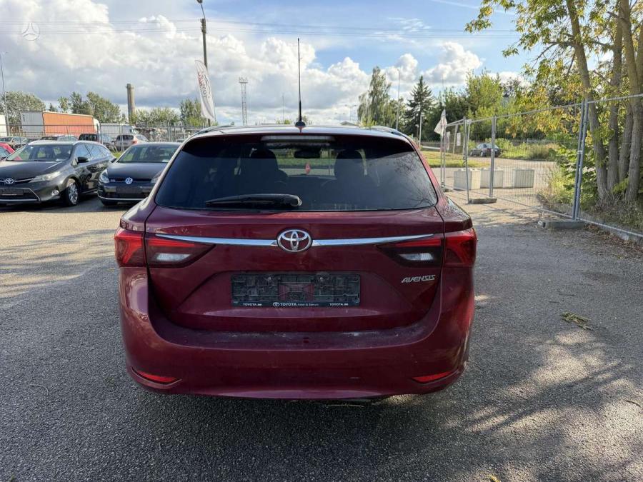 Red Toyota Avensis 2017 in Marijampole, with an engine capacity of 1.80 L and mileage of 196 thousand km for 9250 €, photo 7 on AUTOMOTO.COM.LV