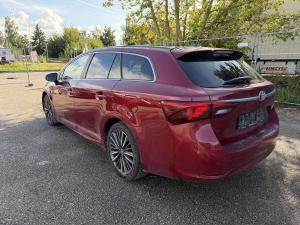 Red Toyota Avensis 2017 in Marijampole, with an engine capacity of 1.80 L and mileage of 196 thousand km for 9250 €, photo 8 on AUTOMOTO.COM.LV