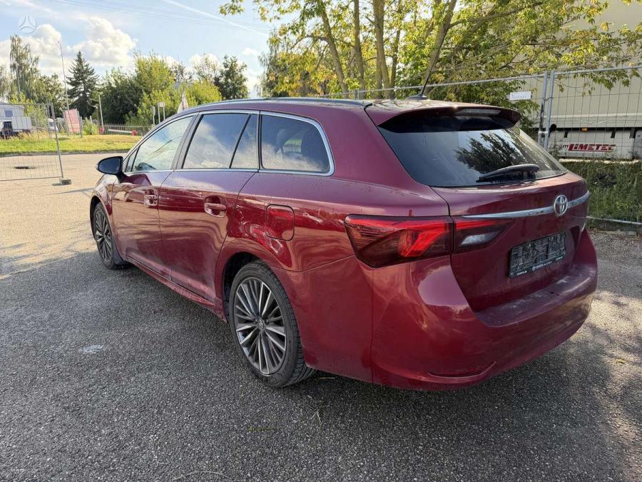 Red Toyota Avensis 2017 in Marijampole, with an engine capacity of 1.80 L and mileage of 196 thousand km for 9250 €, photo 8 on AUTOMOTO.COM.LV