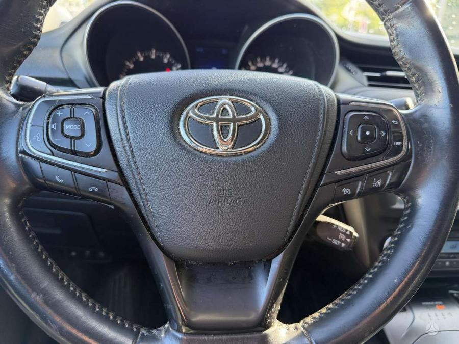 Red Toyota Avensis 2017 in Marijampole, with an engine capacity of 1.80 L and mileage of 196 thousand km for 9250 €, photo 12 on AUTOMOTO.COM.LV