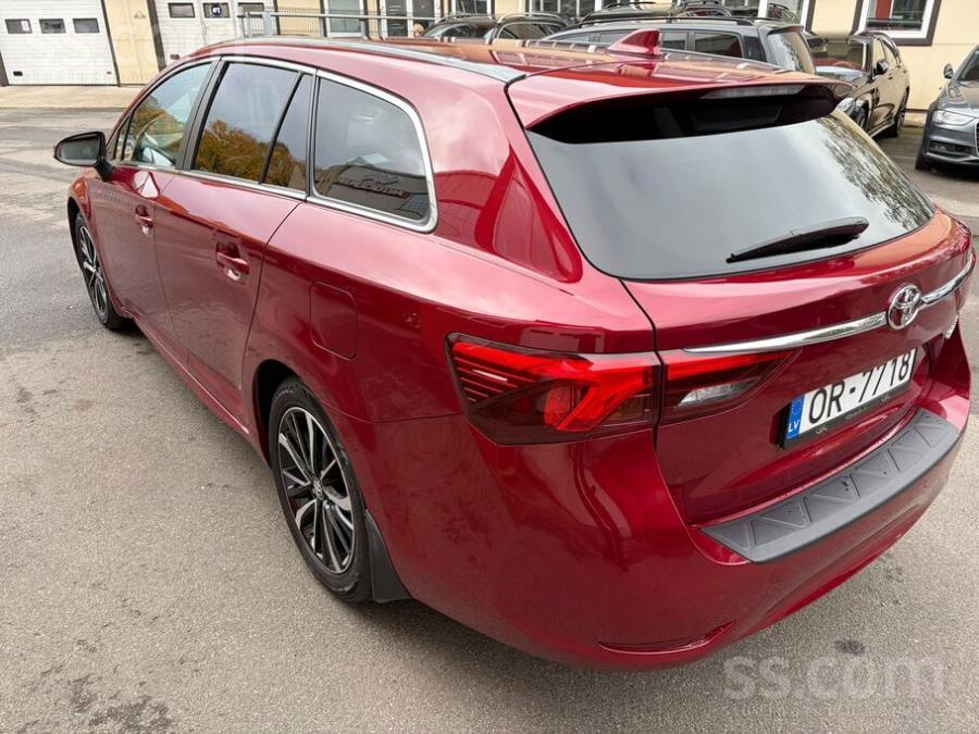 Red Toyota Avensis 2017 in Riga, with an engine capacity of 1.80 L and mileage of 98 thousand km for 11300 €, photo 5 on AUTOMOTO.COM.LV