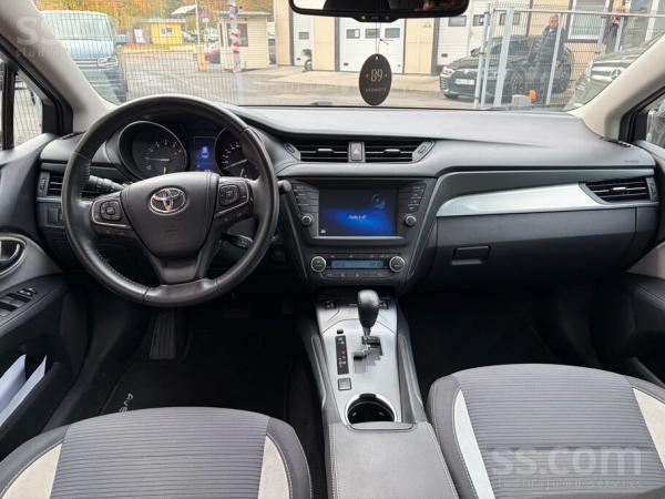 Red Toyota Avensis 2017 in Riga, with an engine capacity of 1.80 L and mileage of 98 thousand km for 11300 €, photo 6 on AUTOMOTO.COM.LV