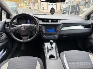 Red Toyota Avensis 2017 in Riga, with an engine capacity of 1.80 L and mileage of 98 thousand km for 11300 €, photo 6 on AUTOMOTO.COM.LV