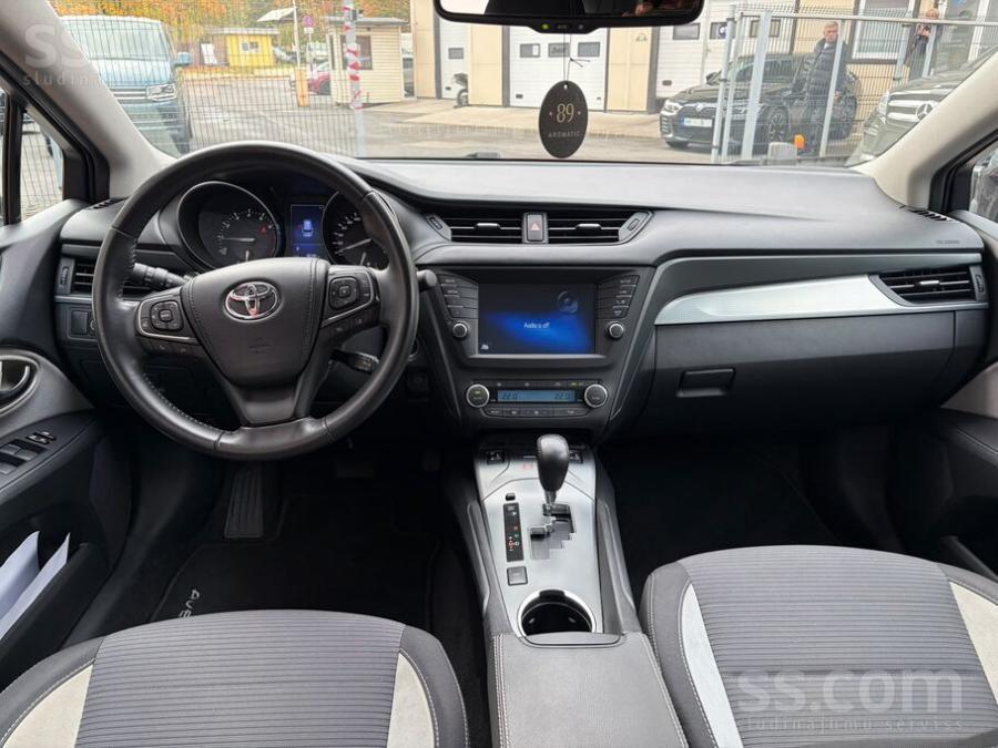 Red Toyota Avensis 2017 in Riga, with an engine capacity of 1.80 L and mileage of 98 thousand km for 11300 €, photo 6 on AUTOMOTO.COM.LV