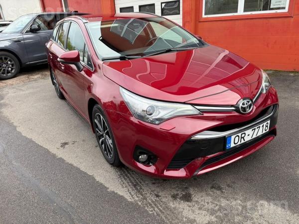 Toyota Avensis 2017 in Riga on AUTOMOTO.COM.LV Red Toyota Avensis 2017 in Riga, with an engine capacity of 1.80 L and mileage of 98 thousand km for 11300 €, photo 3 on AUTOMOTO.COM.LV