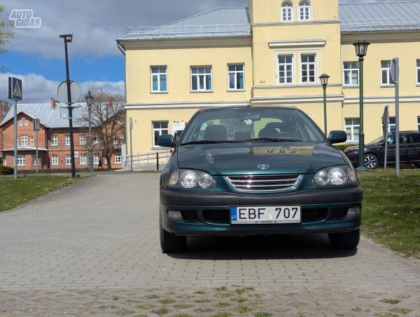 Тойота Авенсис 1998 в Клайпеда, объемом двигателя 1.60 л и пробегом 210 тыс. км за 1000 €, фото 1 на AUTOMOTO.COM.LV
