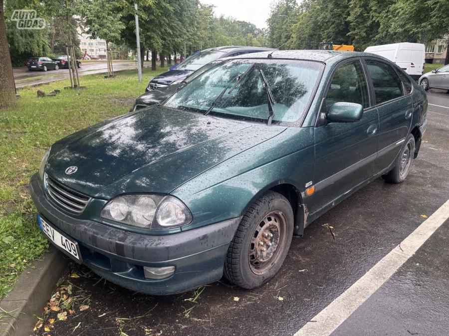 Тойота Авенсис 1998 в Вильнюс, объемом двигателя 2.00 л и пробегом 290 тыс. км за 1300 €, фото 1 на AUTOMOTO.COM.LV