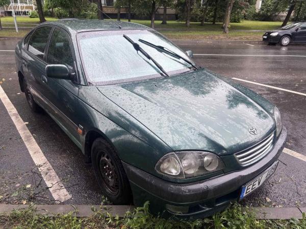 Toyota Avensis 1998 in Vilnius, with an engine capacity of 2.00 L and mileage of 290 thousand km for 1300 €, photo 3 on AUTOMOTO.COM.LV