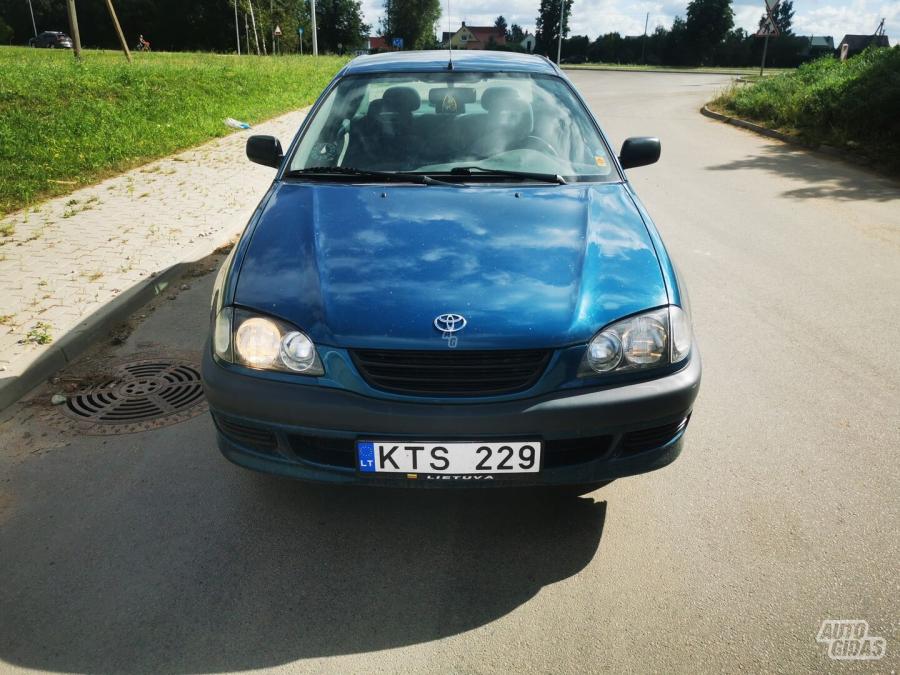Toyota Avensis 1998 in Ukmerge, with an engine capacity of 1.80 L and mileage of 300 thousand km for 950 €, photo 1 on AUTOMOTO.COM.LV